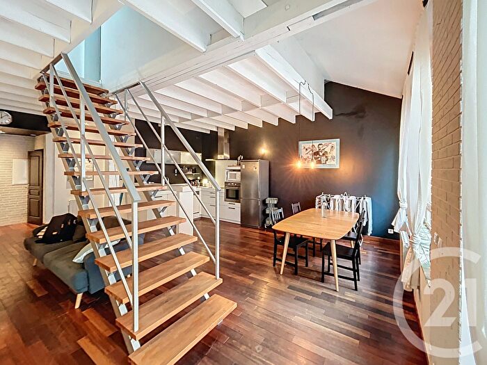 Appartement à louer - Reims, Centre-ville - 3 pièces - 2 chambres