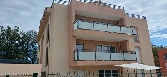 Appartement à louer - Bormes-les-Mimosas, Centre-ville, Le Pin - 3 pièces - 2 chambres