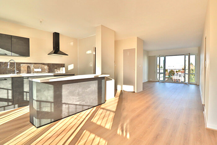 Appartement à vendre - Troyes, Saint-Martin - 4 pièces - 2 chambres