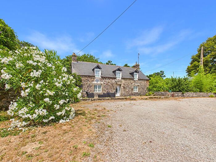 Maison 10 pièces à Landrévarzec, à vendre