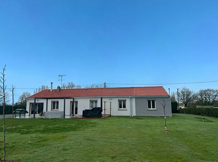 Maison à vendre - Vendrennes - 6 pièces - 4 chambres