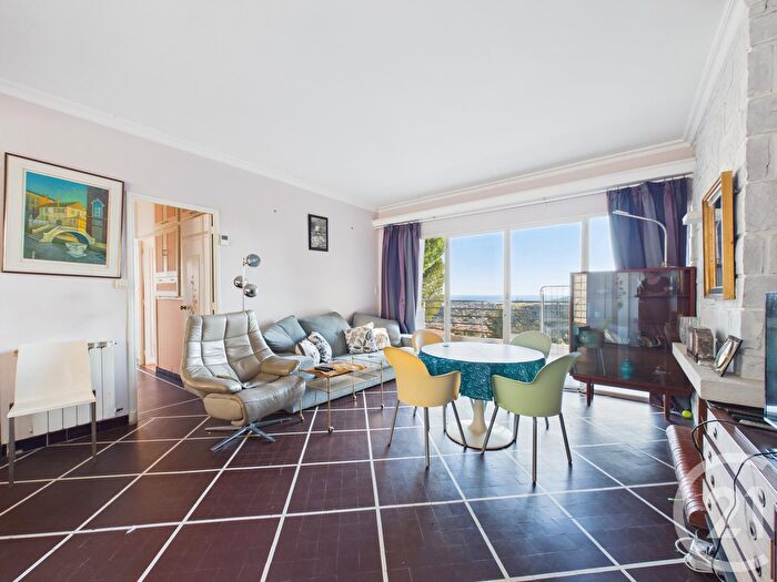 Maison à louer - Toulon, Corniche du Faron - 4 pièces - 3 chambres