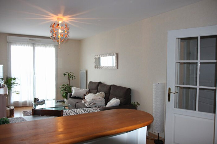 Saint-Denis-de-l'Hôtel : Appartement 2 pièces à louer