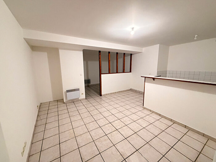 Appartement à louer - Laroche-Saint-Cydroine - 1 pièce - 1 chambre