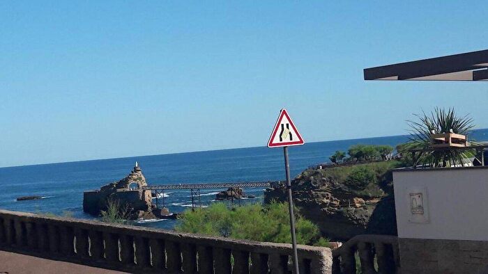 Appartement à louer - Saint Martin-Cité des Fleurs, Biarritz - 3 pièces - 2 chambres