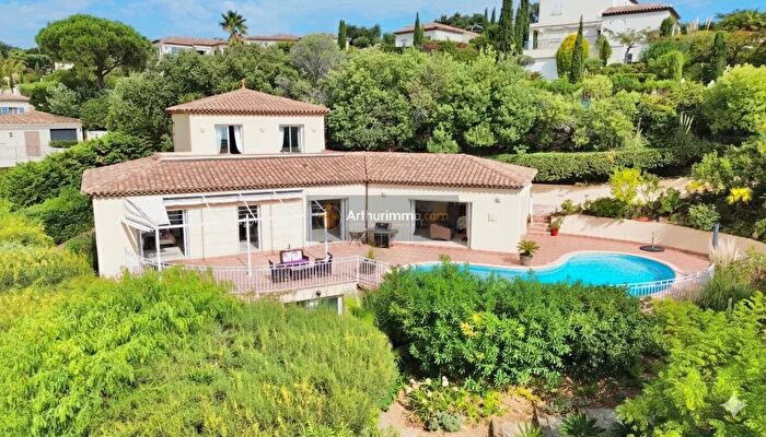 Maison à vendre - Roquebrune-sur-Argens, Les Terrasses - 7 pièces - 3 chambres