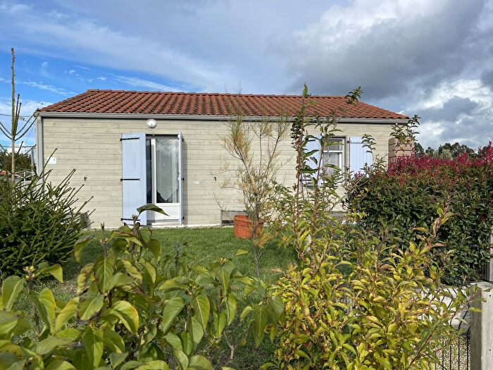 Saint-Hilaire-la-Forêt : Maison 3 pièces à vendre