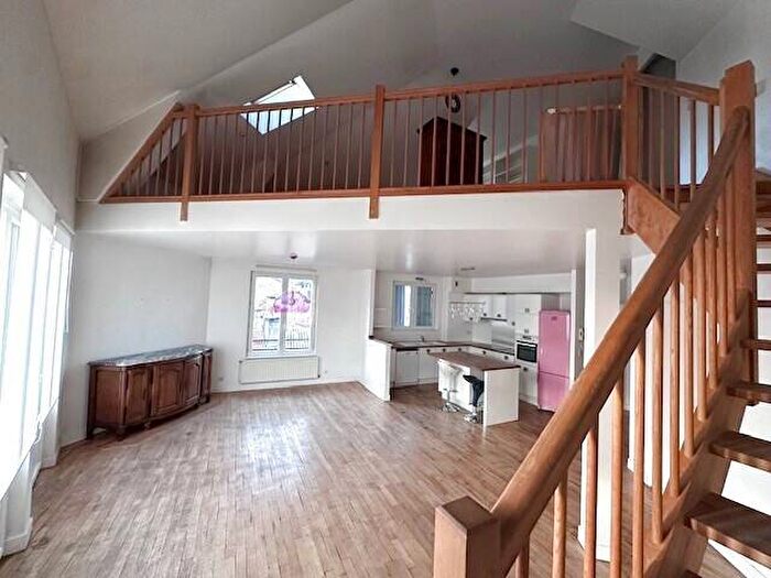 Appartement à louer - Aurillac - 5 pièces - 3 chambres