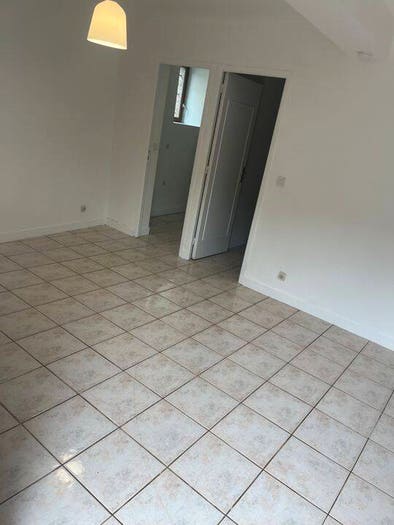 Appartement 2 pièces à Bourg et Hameaux Rive Droite, Villeneuve-sur-Yonne, à louer