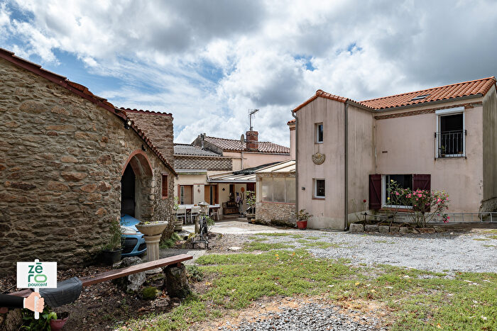Saint-Étienne-du-Bois - Maison 6 pièces à vendre