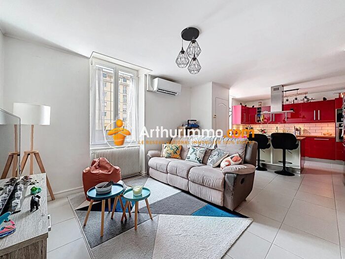 Appartement 5 pièces à Bourgoin-Jallieu, Centre-ville, Pont Saint-Michel, à vendre