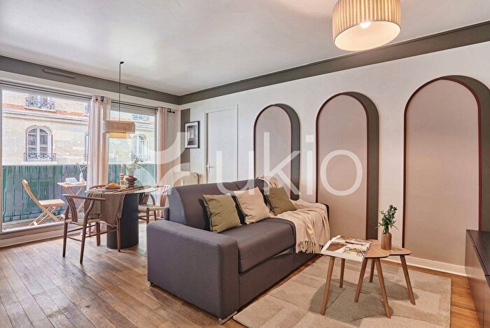 Appartement à louer - La Fourche-Guy Môquet, Paris ème arrondissement - 2 pièces - 1 chambre