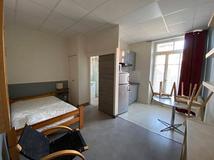 Appartement à louer - Centre Ville, Chambéry - 1 pièce