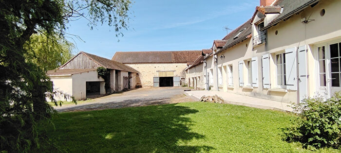 Dangé-Saint-Romain - Maison 10 pièces à vendre