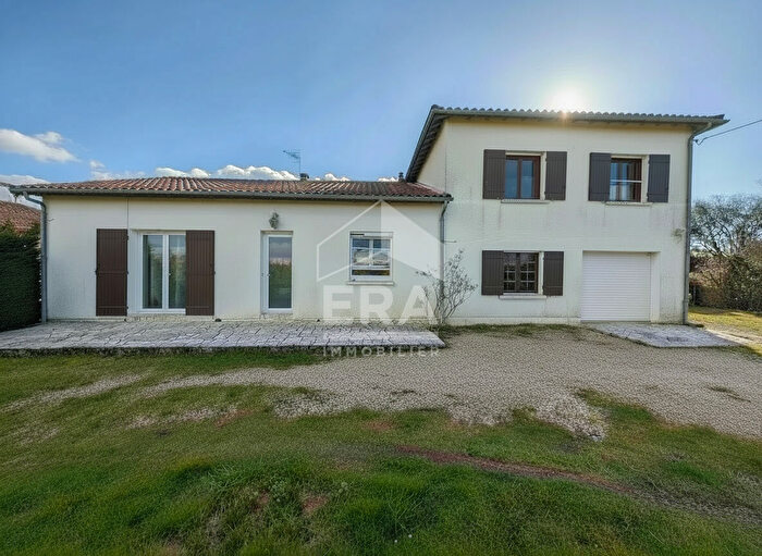 Maison à vendre - Montpon-Ménestérol - 7 pièces - 4 chambres