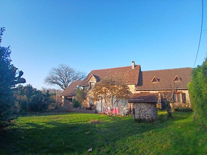 Maison à vendre - Saint-Priest-les-Fougères - 7 pièces - 5 chambres