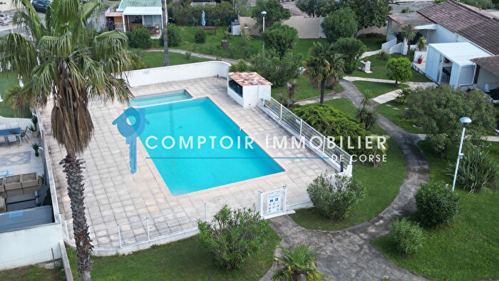 Appartement à louer - Prunelli-di-Fiumorbo - 2 pièces - 1 chambre