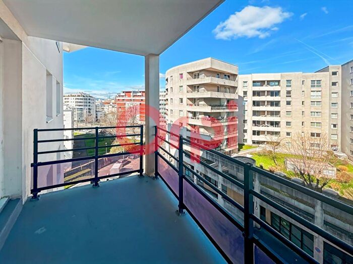 Appartement à louer - Le Bachut, Lyon ème arrondissement - 3 pièces - 2 chambres