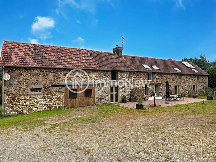 Maison à vendre - Saint-Hilaire-du-Harcouët - 5 pièces - 3 chambres