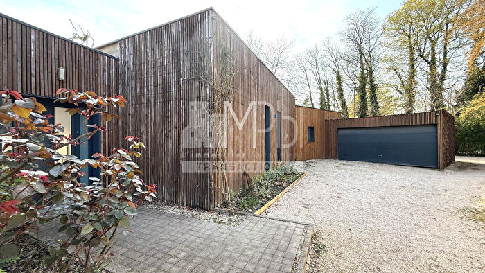 Maison à vendre - Bourg-en-Bresse - 8 pièces - 6 chambres