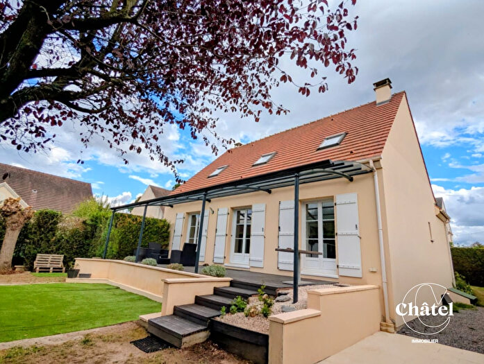 Maison à vendre - Verneuil-en-Halatte - 6 pièces - 4 chambres