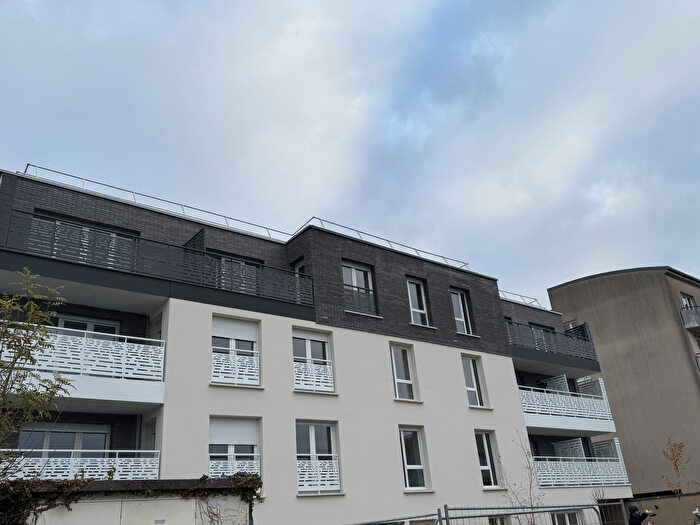 Combs-la-Ville, République : Appartement 2 pièces à louer