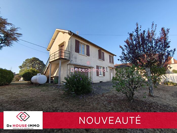 Maison 6 pièces à Thiviers, à vendre