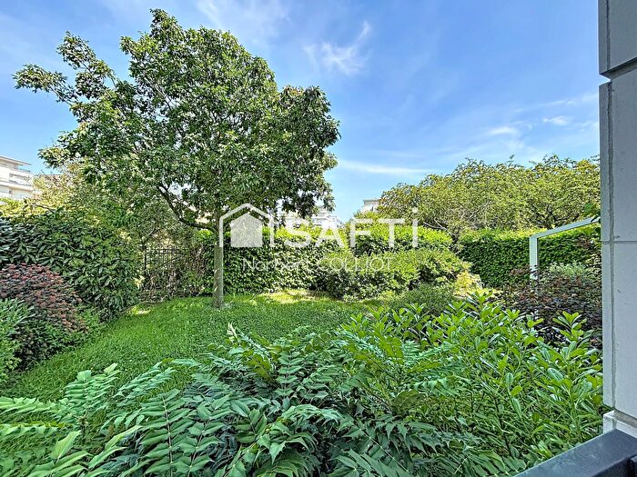 Appartement 5 pièces à Montigny-le-Bretonneux, Le Village, à vendre