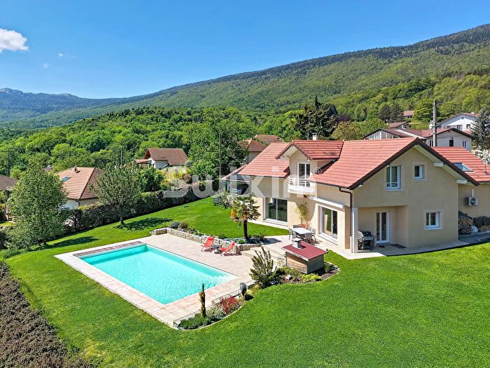 Maison 10 pièces à Péron, à vendre