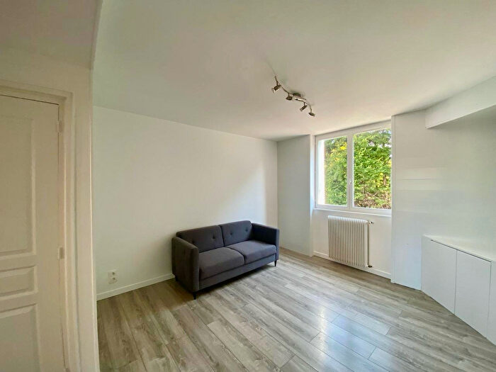 Appartement à louer - Ville-la-Grand - 3 pièces - 2 chambres