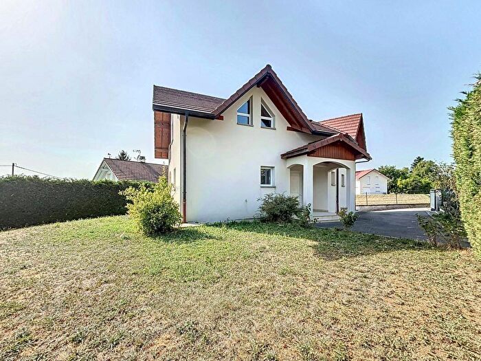 Maison à louer - Cranves-Sales - 5 pièces - 4 chambres