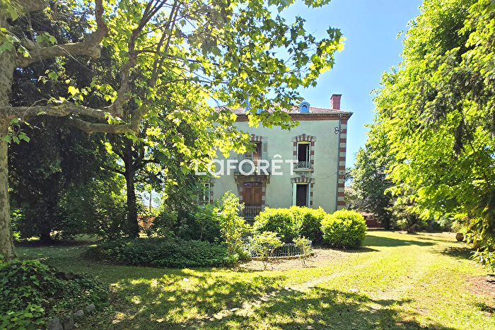 Maison 10 pièces à Saint-Marcellin-en-Forez, à vendre