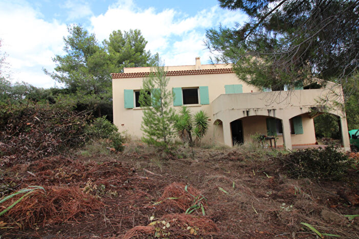 Maison à vendre - Milhaud - 9 pièces - 9 chambres