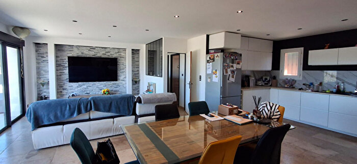 Maison à louer - Montfrin - 4 pièces - 3 chambres