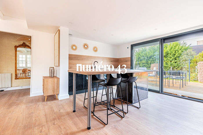 Maison à vendre - Mérignac - 6 pièces - 3 chambres