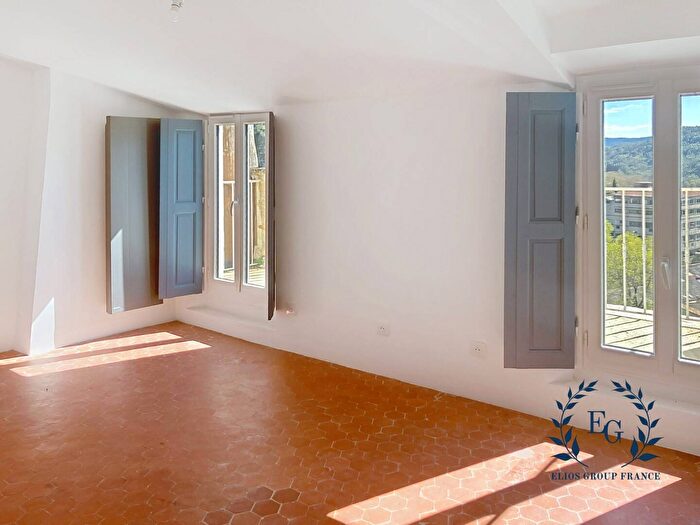 Appartement à louer - Barjols - 4 pièces - 3 chambres