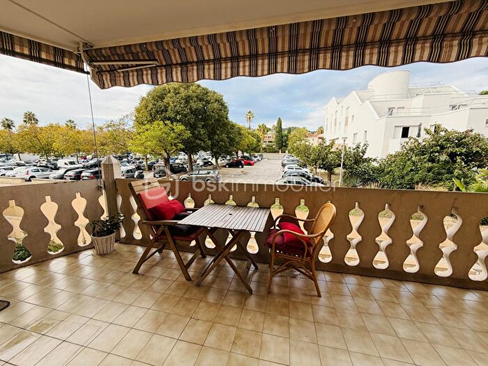 Appartement à vendre - Hyères, Centre-ville - 2 pièces - 1 chambre