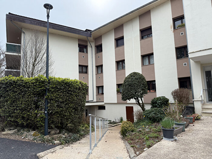 Appartement à louer - Ferney-Voltaire - 3 pièces - 2 chambres