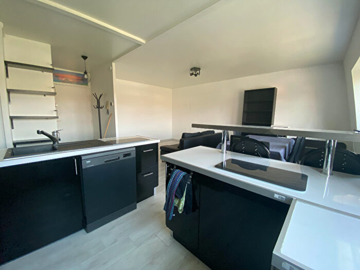 Appartement à louer - Viry-Châtillon, Centre-ville - 2 pièces - 1 chambre