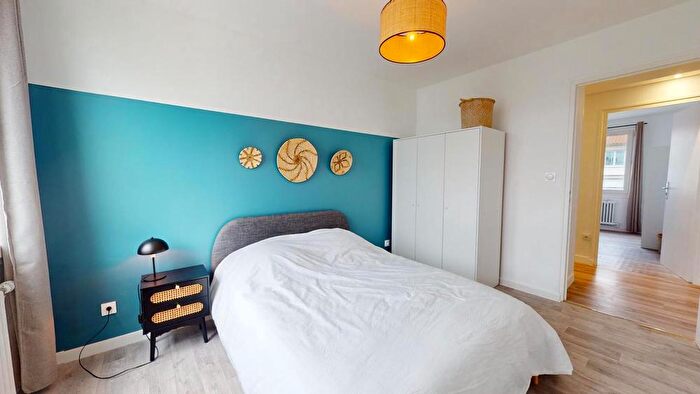 Vénissieux, Joliot Curie - Appartement 1 pièce à louer