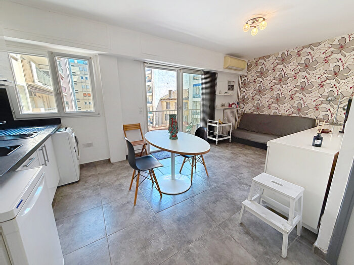 Appartement 1 pièce à Antibes, Coeur de ville, à vendre