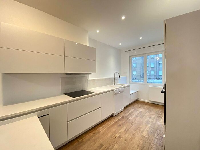 Appartement à louer - Centre-Neuf Bourg-Quesnoy-Delsaux-Musée-Cannoniers-Gare, Valenciennes - 5 pièces - 2 chambres