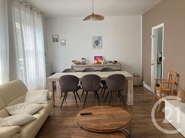 Abbeville, Centre-ville : Maison 4 pièces à louer