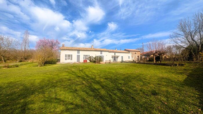 Maison à vendre - Champdeniers-Saint-Denis - 6 pièces - 3 chambres