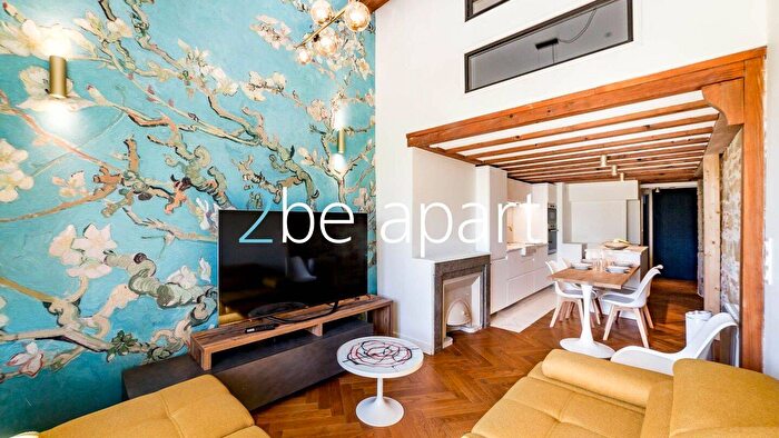 Appartement à louer - Vieux Lyon, Lyon ème arrondissement - 3 pièces - 2 chambres