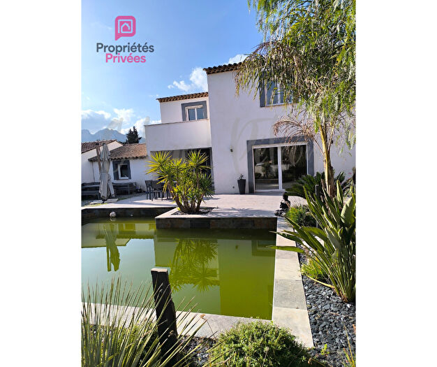 Maison à vendre - Roquebrune-sur-Argens, Les Fourques, Le Défens, Les Quatre Chemins - 5 pièces - 4 chambres