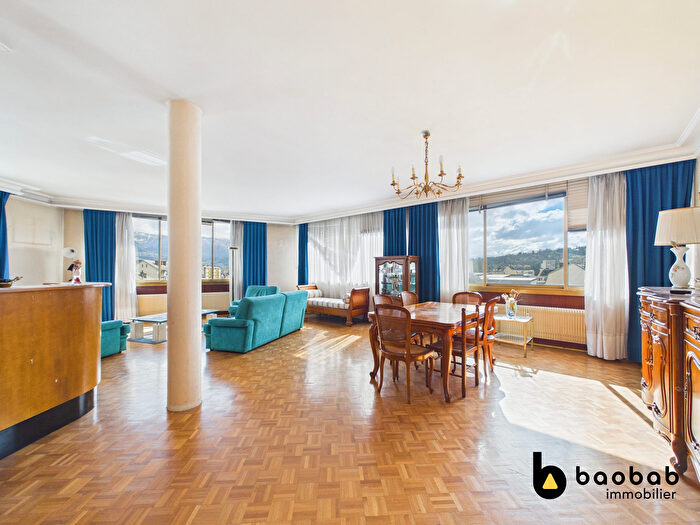 Appartement à vendre - Chambéry, Centre-ville - 3 pièces - 2 chambres