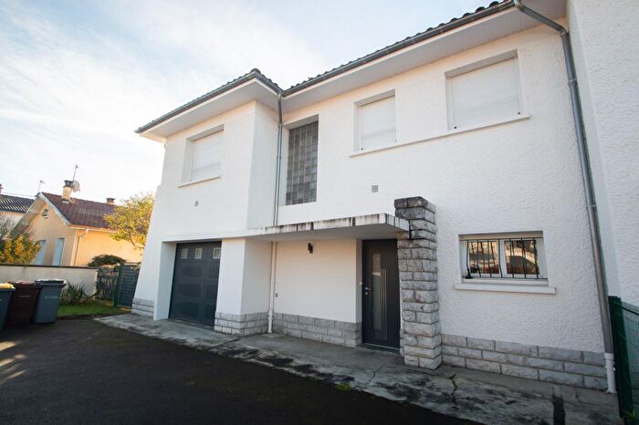 Maison à louer - Pau, Pau Nord - 5 pièces - 4 chambres