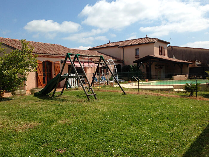 Maison à vendre - Sainte-Livrade-sur-Lot - 9 pièces - 6 chambres