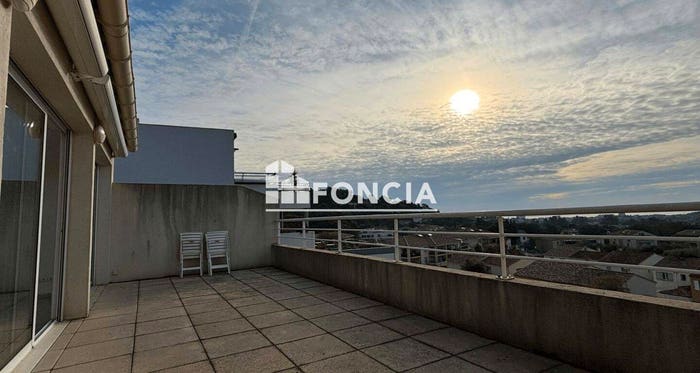 Nord Est, Bormes-les-Mimosas : Appartement 4 pièces à louer